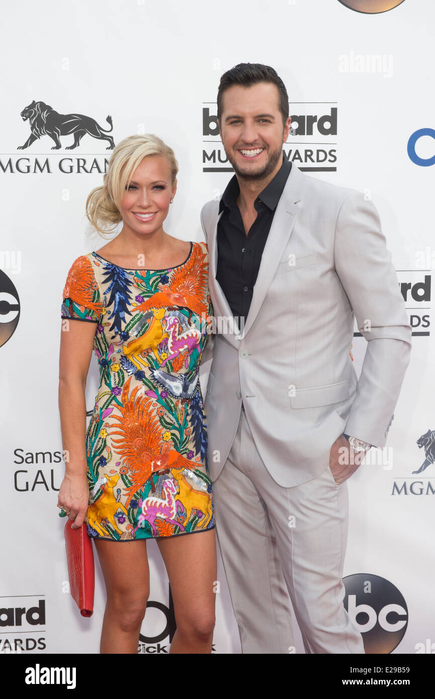 Recording artist Luke Bryan (R) and wife Caroline Boyer attend the 2014 ...