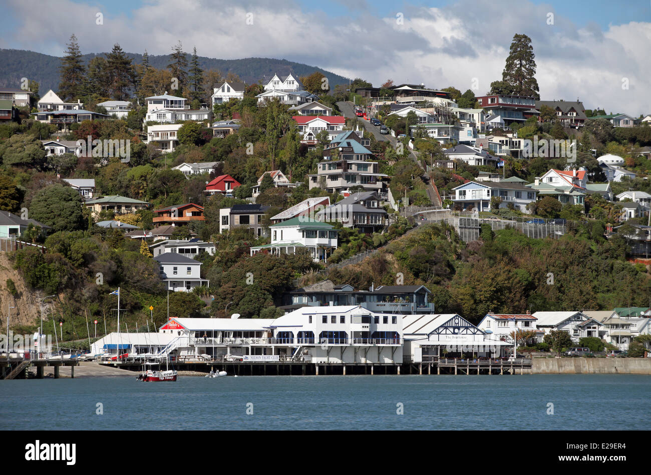 Waterfront restaurants on front hi-res stock photography and images - Alamy
