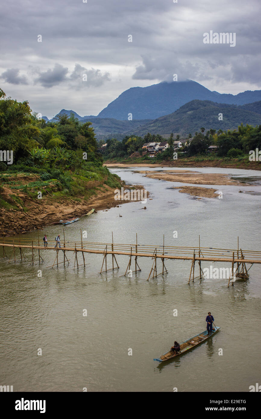 Sampan boat hi-res stock photography and images - Alamy