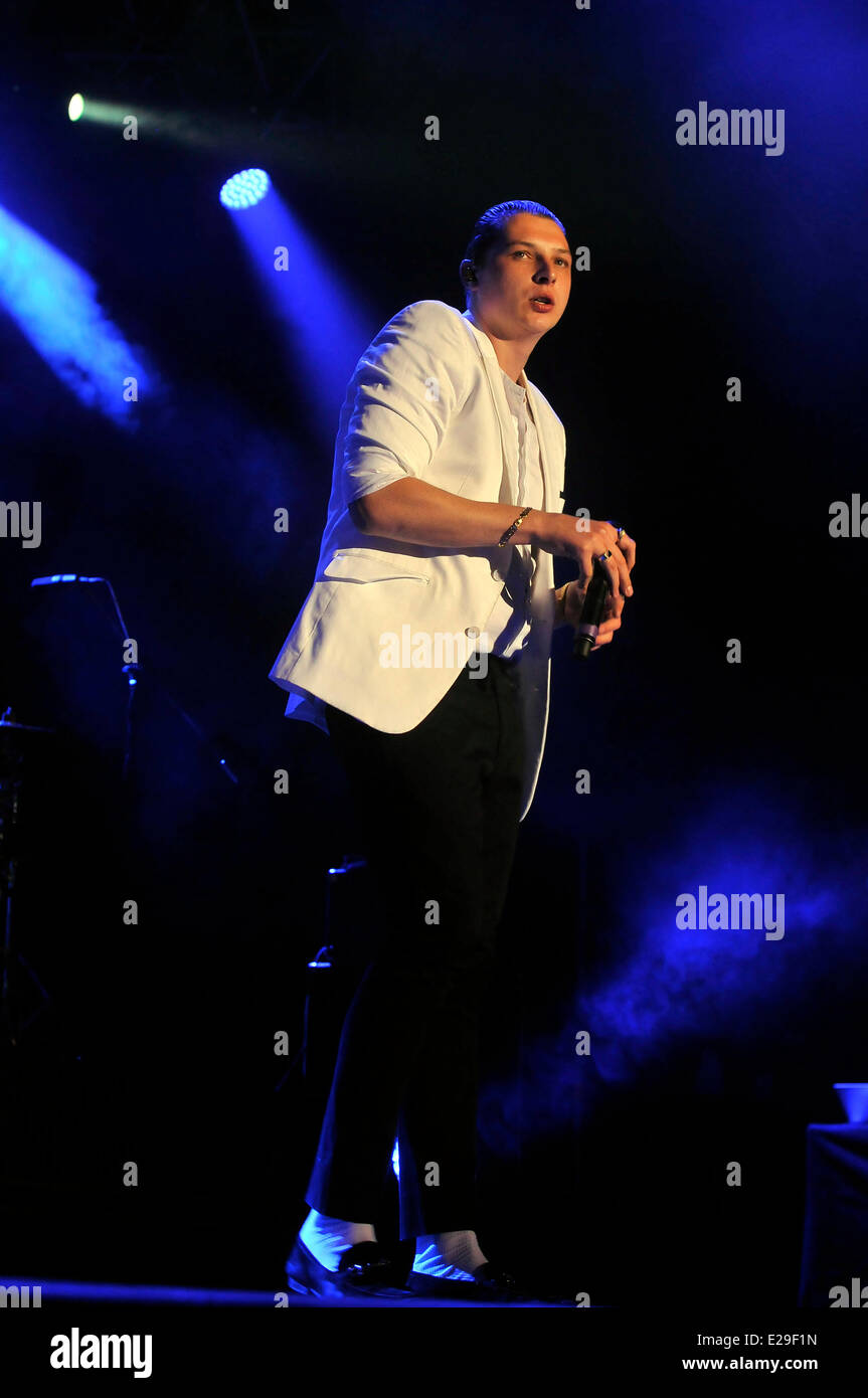 John newman singer hi-res stock photography and images - Alamy