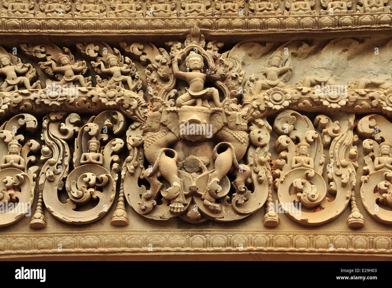 Bas relief of angkor wat hi-res stock photography and images - Alamy