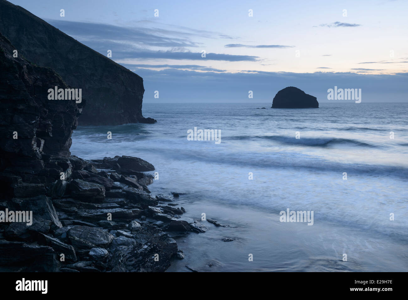 Dusk at Trebarwith Strand Beach and Gull Rock, Cornwall Stock Photo - Alamy