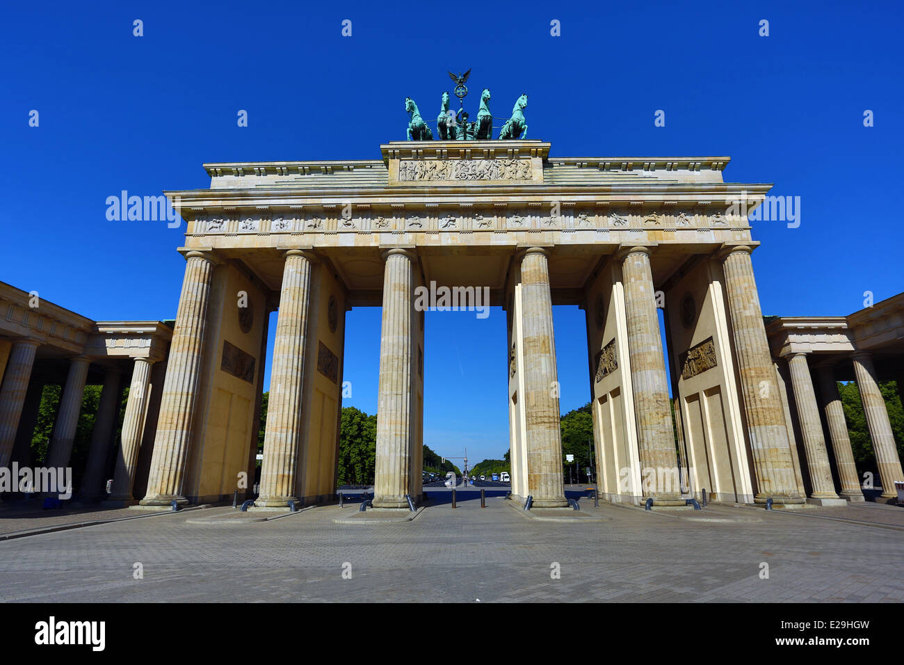 Triumphant gate hi-res stock photography and images - Alamy