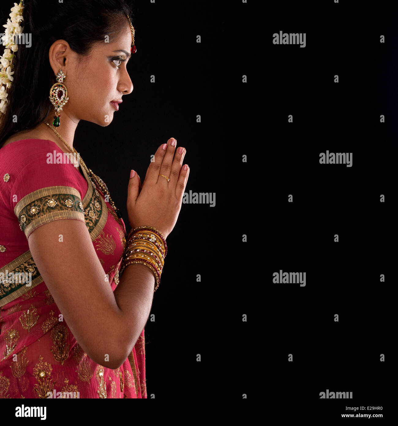 Beautiful Indian girl in greeting pose, traditional sari prayer ...