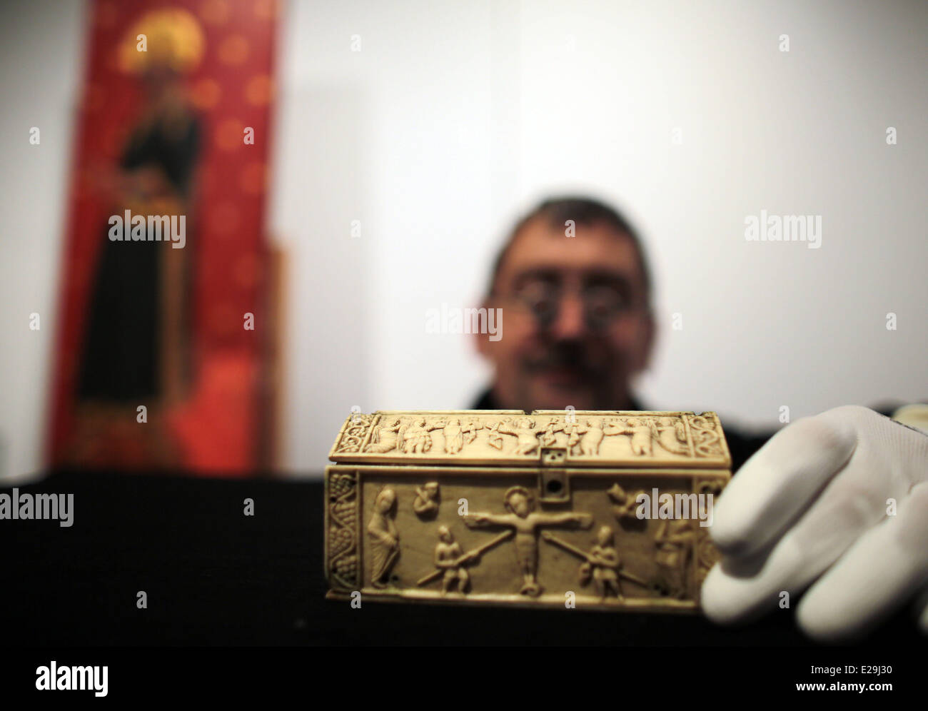 Ivory casket hi-res stock photography and images - Alamy