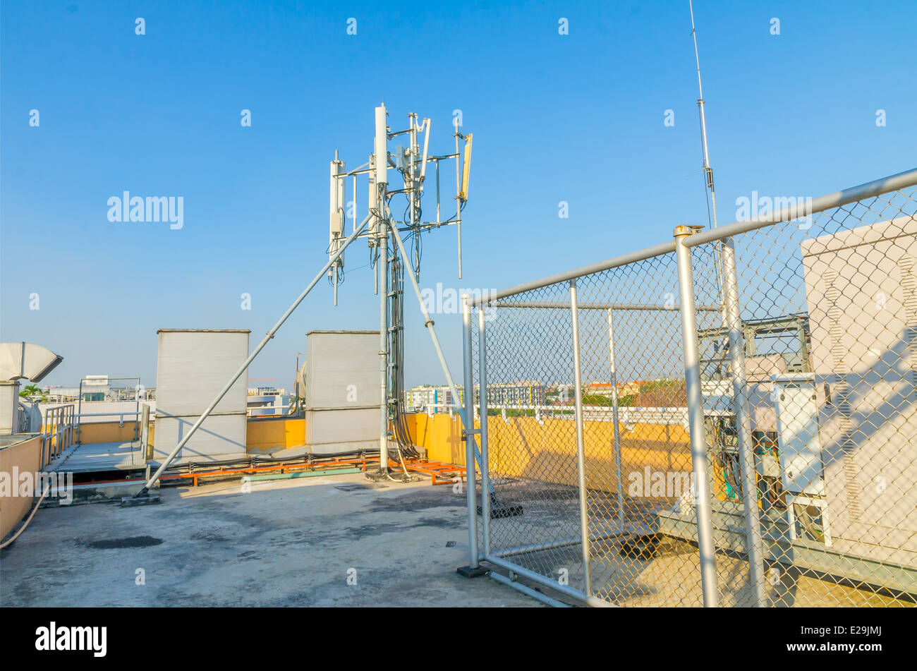 Antenna communication, network broadcasting Stock Photo - Alamy