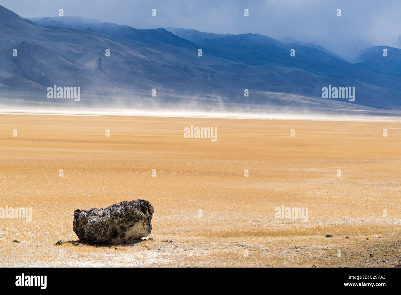 Boulder bed hi-res stock photography and images - Alamy