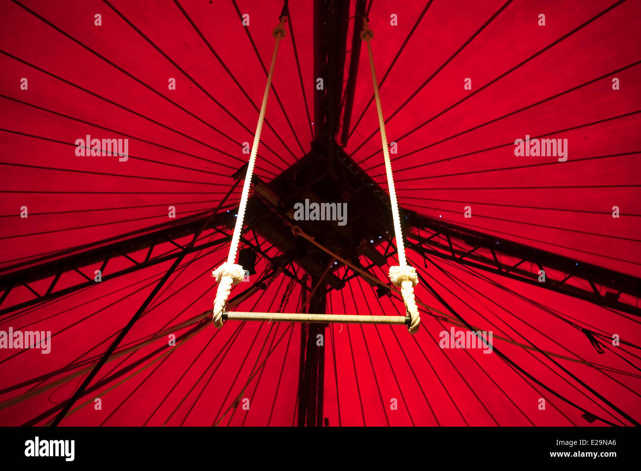 France, Paris, Cirque Tsigane Romanes (Romanes Tsigane Circus), trapeze ...