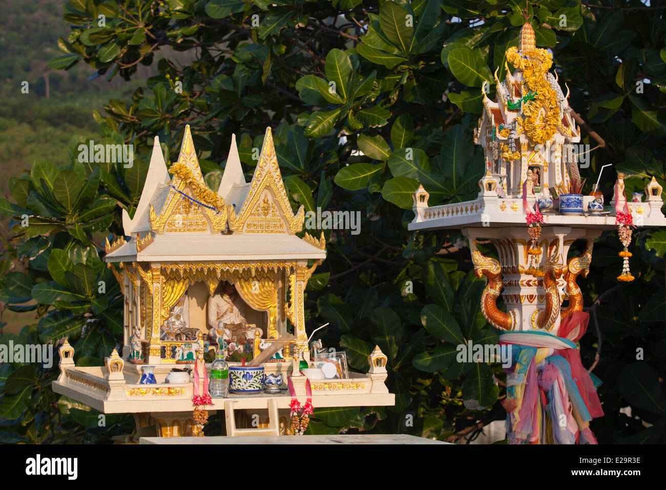 Buddhist altar hi-res stock photography and images - Alamy