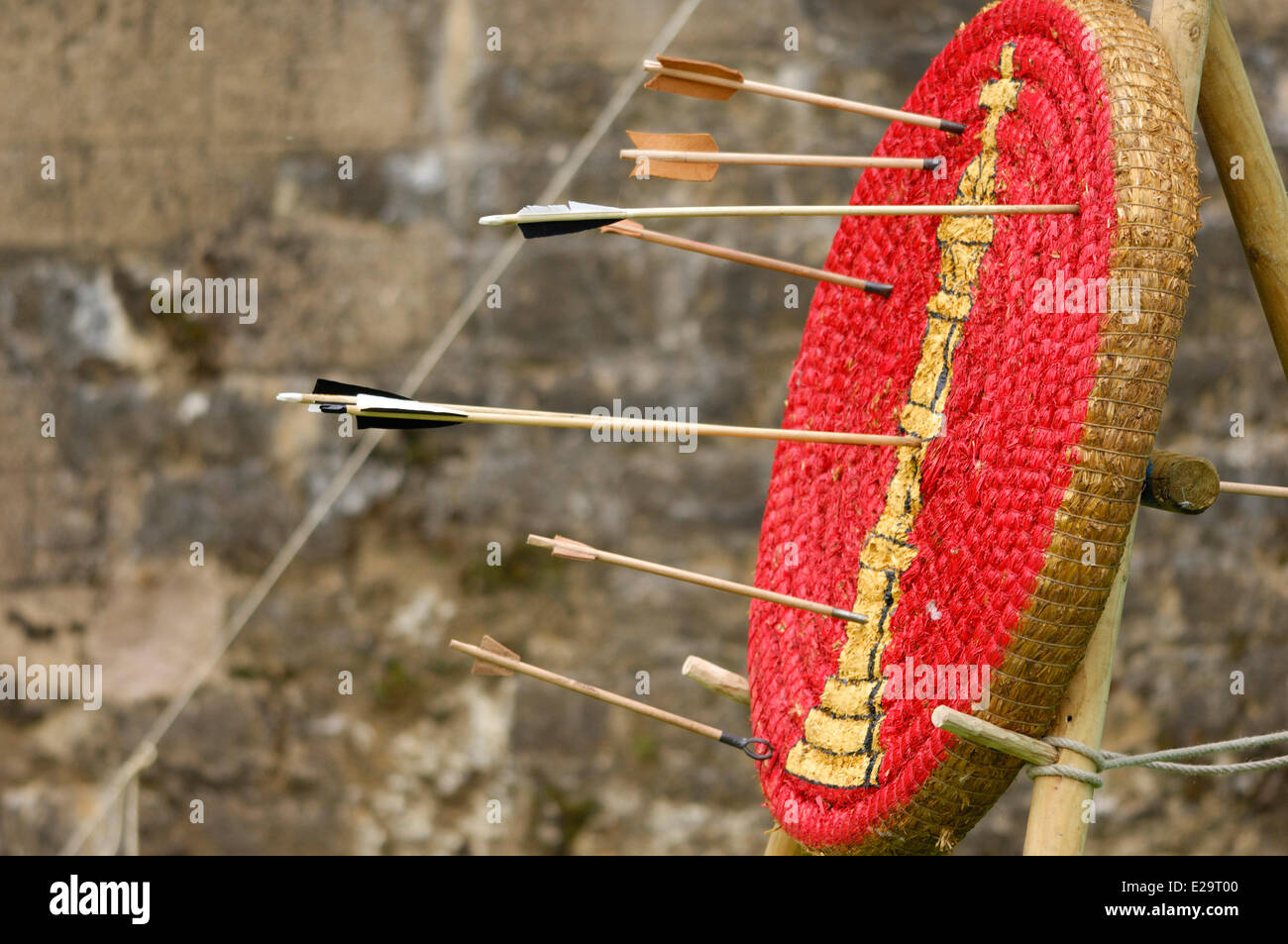 Medieval arrows hi-res stock photography and images - Alamy