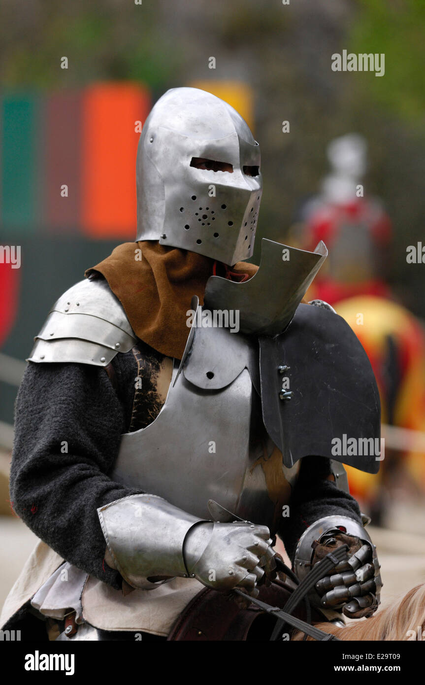 Medieval knight horseback hi-res stock photography and images - Alamy