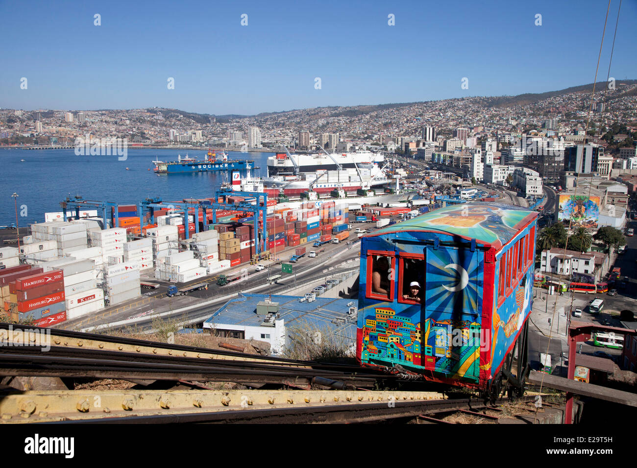 Chile, Valparaiso region, Valparaiso, funicular El Peral Stock Photo ...