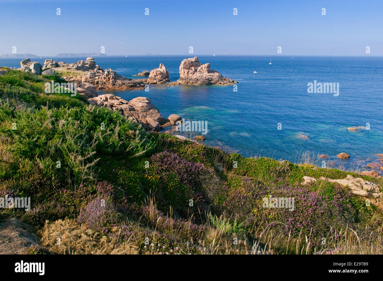 France, Cotes d'Armor, Cote de Granit Rose (Pink Granite Coast ...