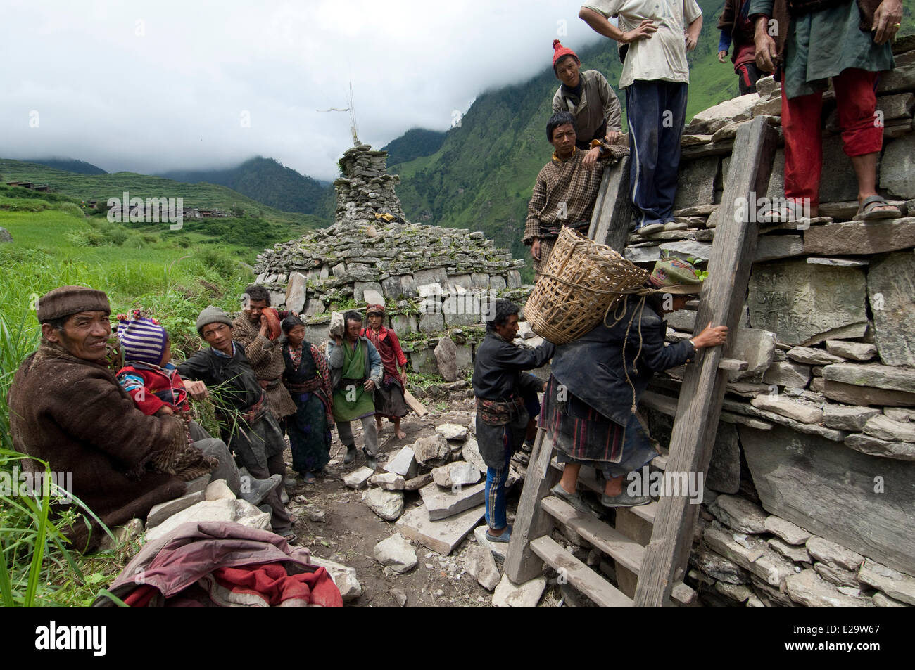 Nepal bagmati zone rasuwa district hi-res stock photography and images ...