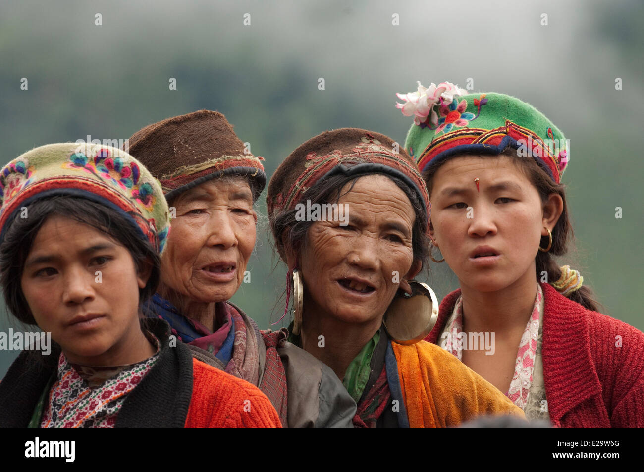 Nepal bagmati zone rasuwa district hi-res stock photography and images ...