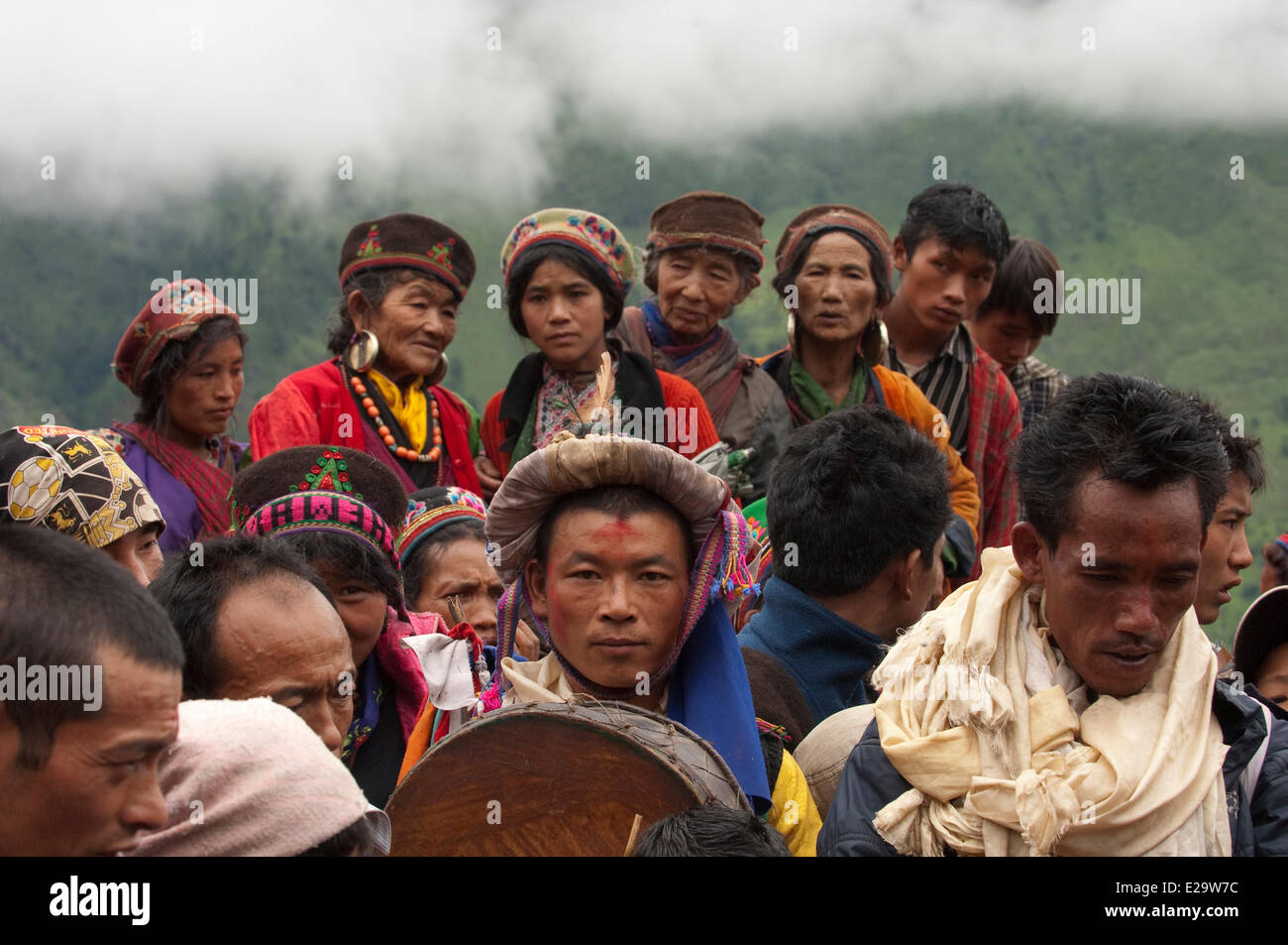 Nepal bagmati zone rasuwa district hi-res stock photography and images ...