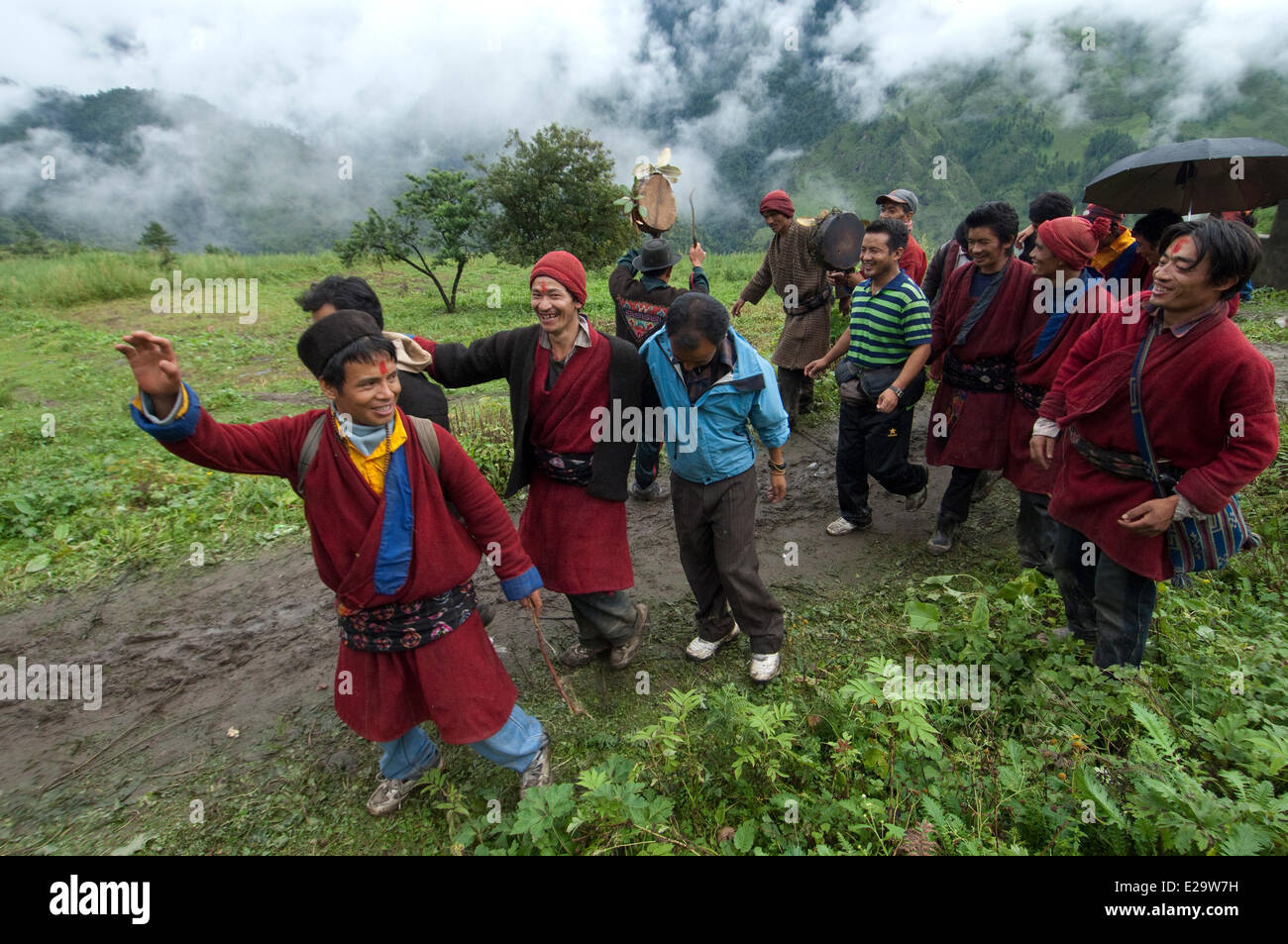 Nepal bagmati zone rasuwa district hi-res stock photography and images ...