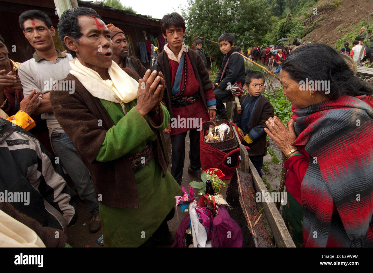 Nepal bagmati zone rasuwa district hi-res stock photography and images ...