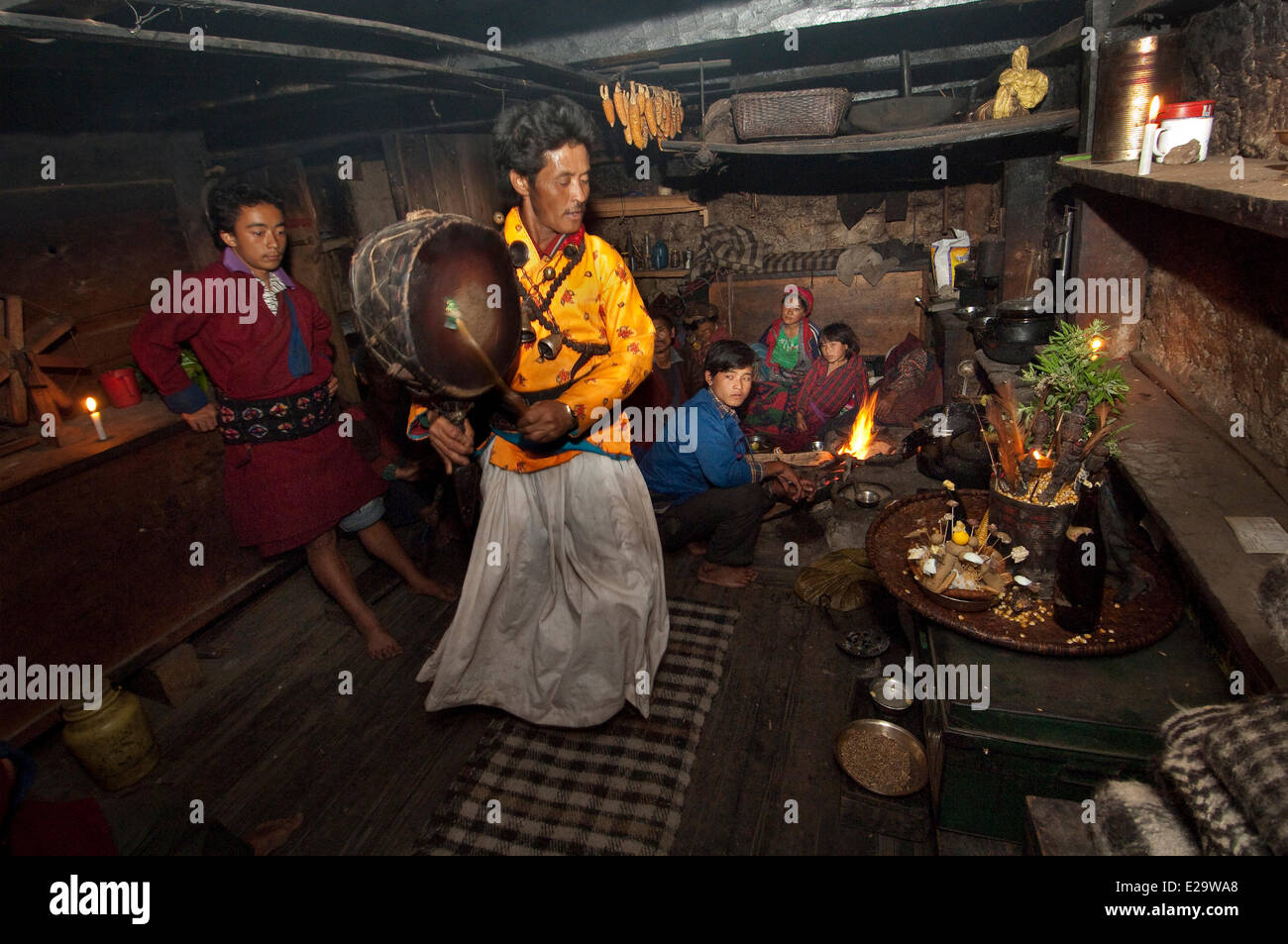 Nepal bagmati zone rasuwa district hi-res stock photography and images ...