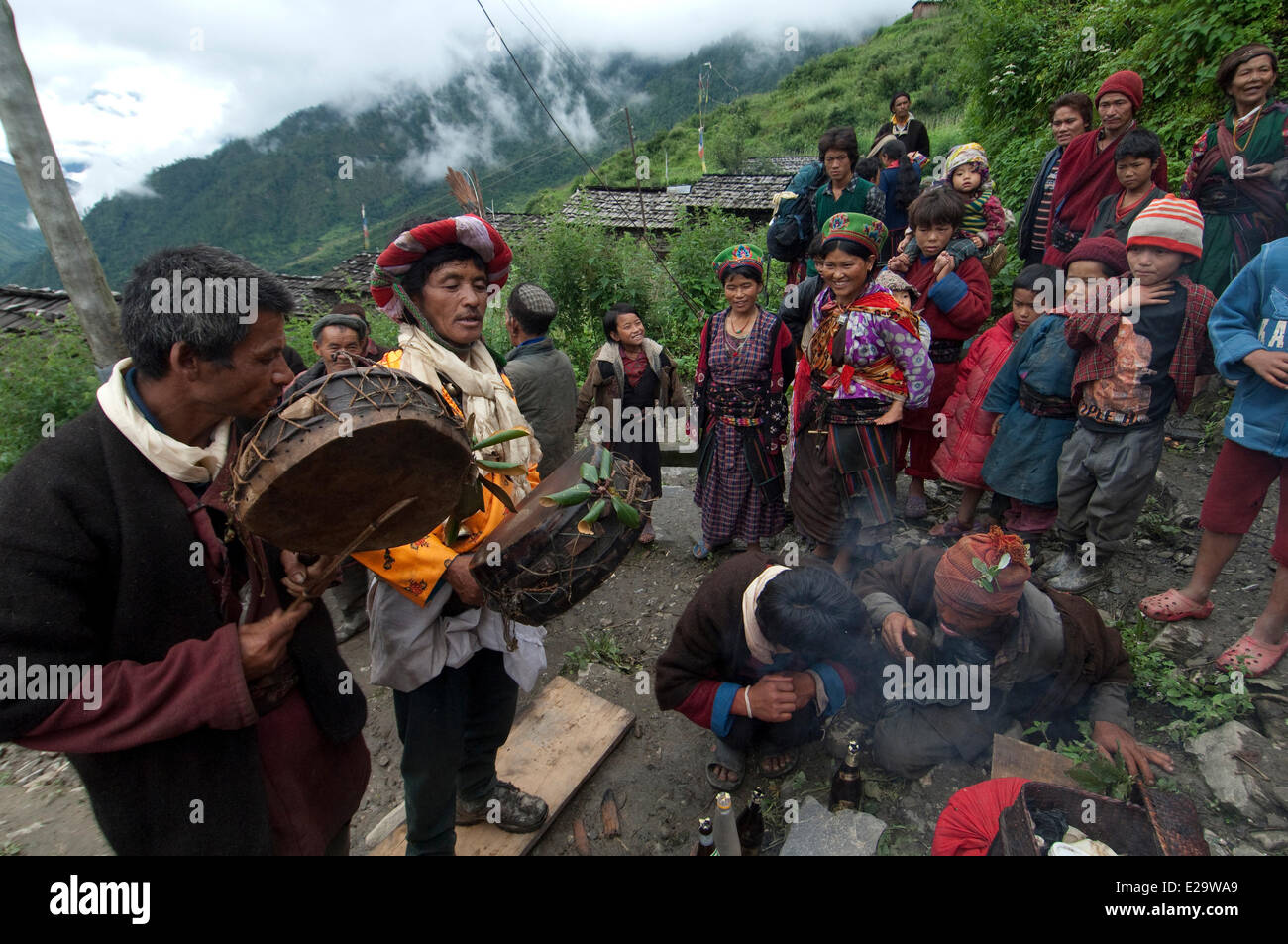 Nepal bagmati zone rasuwa district hi-res stock photography and images ...