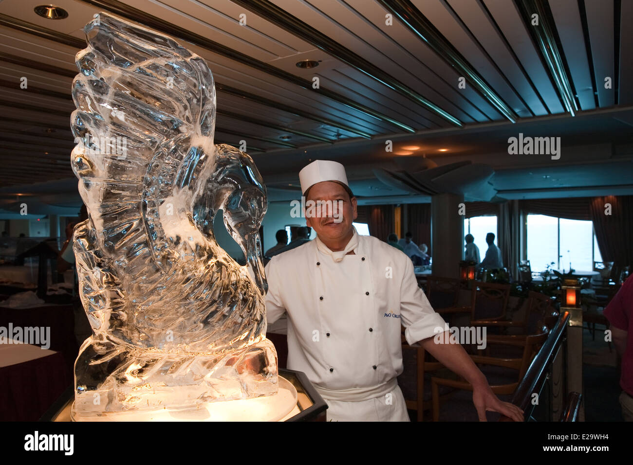 Ice sculpture cruise ship hi-res stock photography and images - Alamy