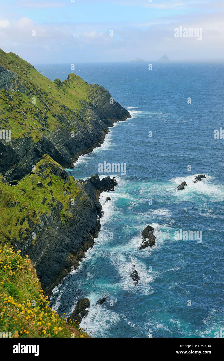 Ireland, County Kerry, Ring of Kerry, Portmagee cliffs and Skellig ...