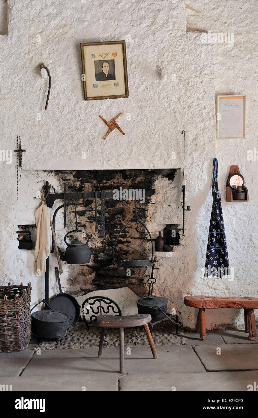 Glencolmcille folk village hi-res stock photography and images - Alamy