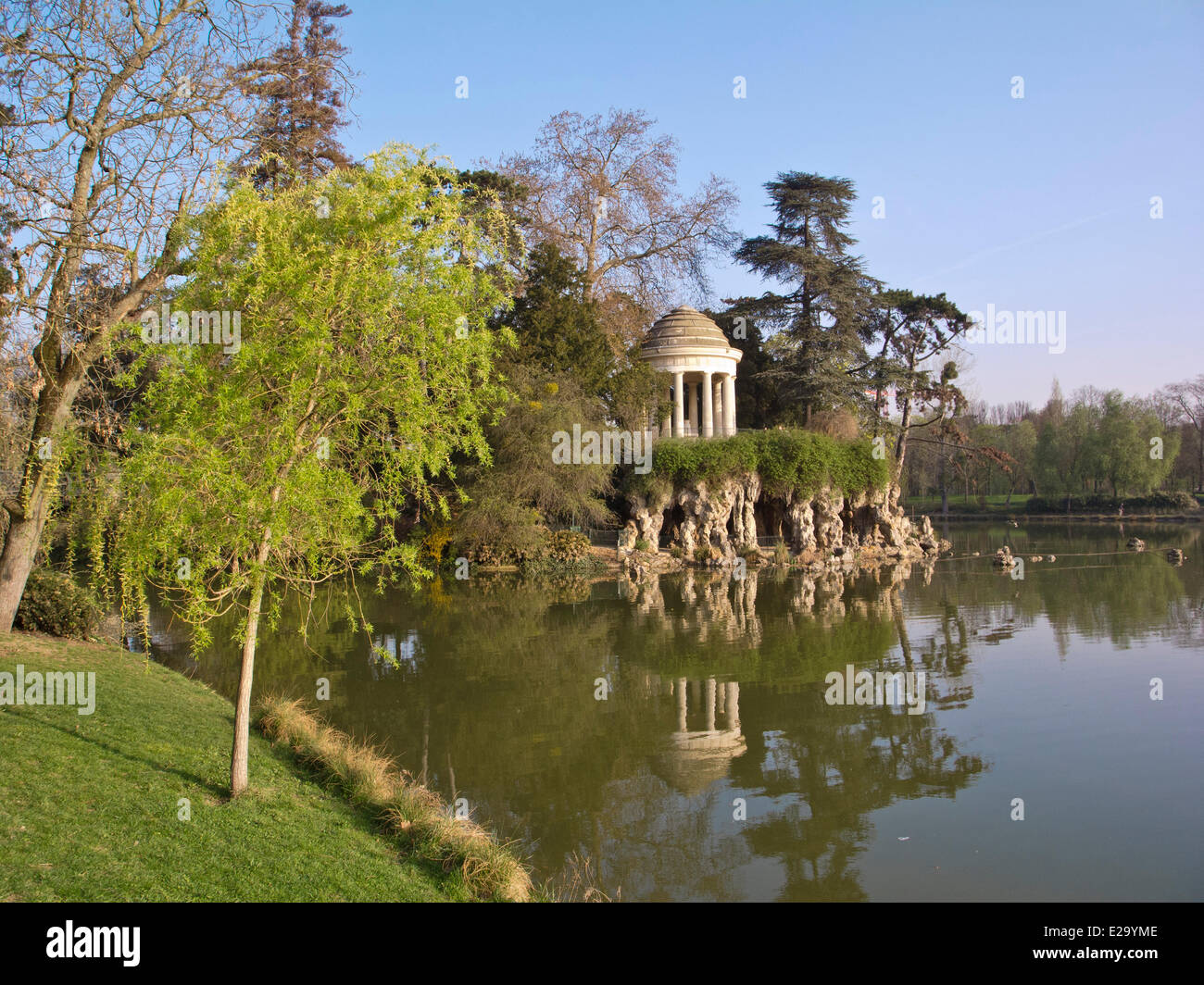 Bois de vincennes lake hi-res stock photography and images - Alamy