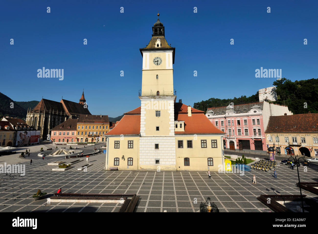 Romania, Transylvania, Brasov, Piata Sfatului (council square), casa ...