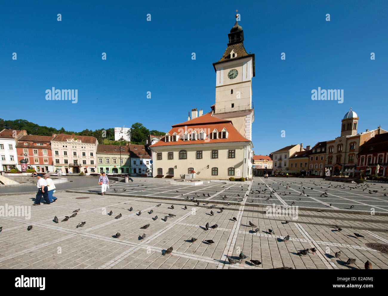 Romania, Transylvania, Brasov, Piata Sfatului (council square), casa ...