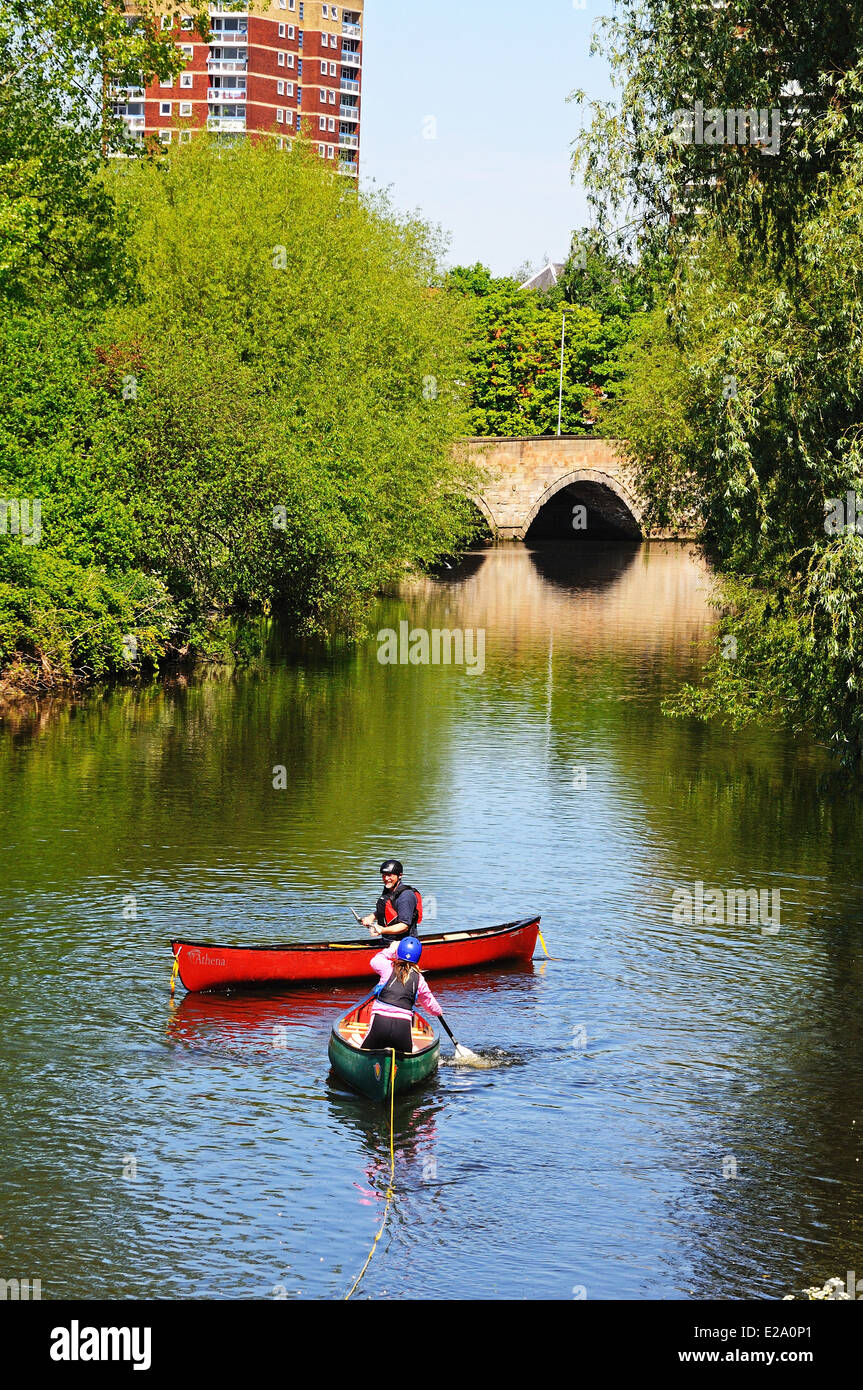 Canoes on the River Tame with a stone bridge to the rear, Tamworth ...
