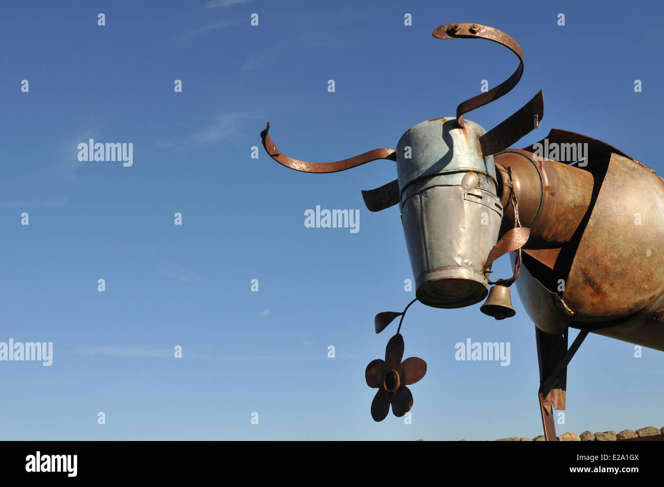 Metal cow sculpture hi-res stock photography and images - Alamy