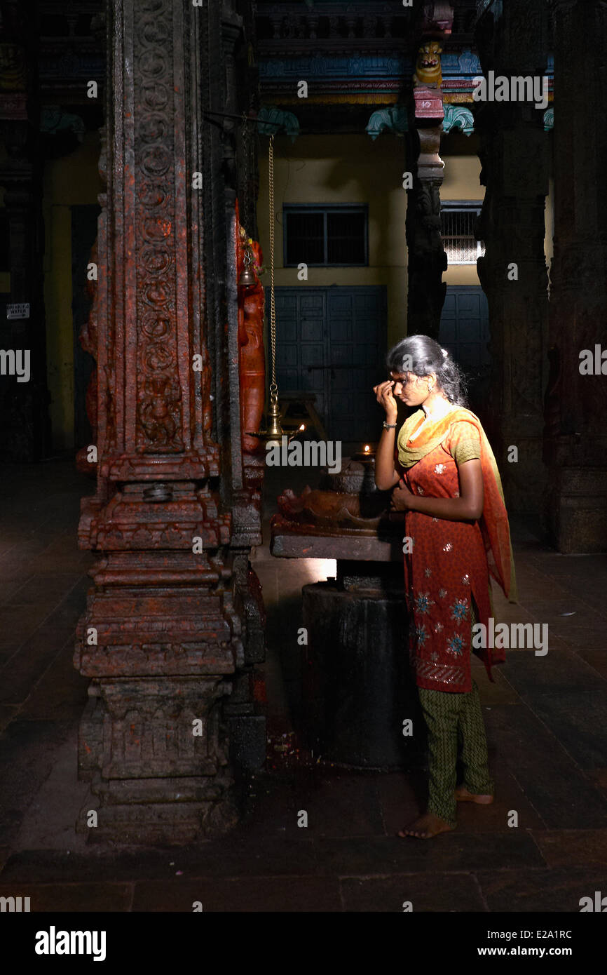 India, Tamil Nadu state, Madurai, Sri Meenakshi temple, Hindus inside ...