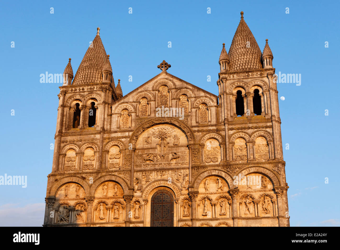 Angouleme cathedral hi-res stock photography and images - Alamy