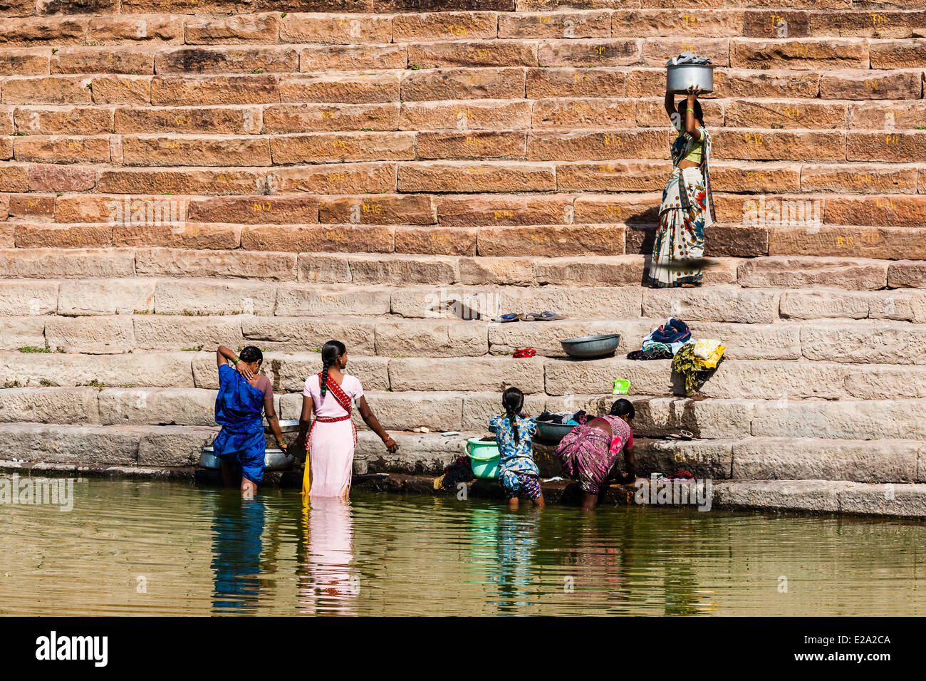 India karnataka state badami washing hi-res stock photography and ...