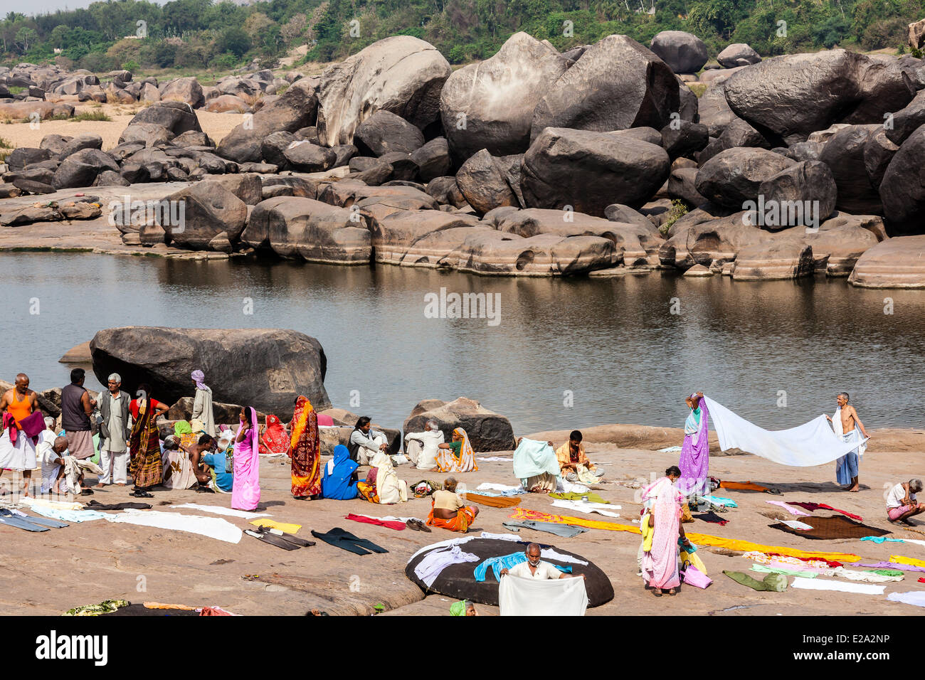 India, Karnataka state, Hampi, Pilgrims near the Tungabhadra river ...