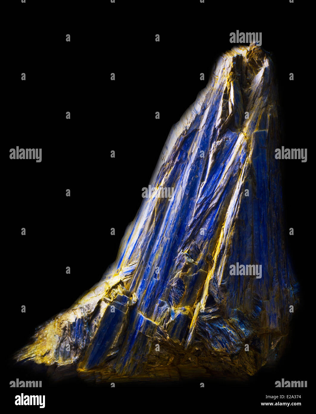 Kyanite hi-res stock photography and images - Alamy