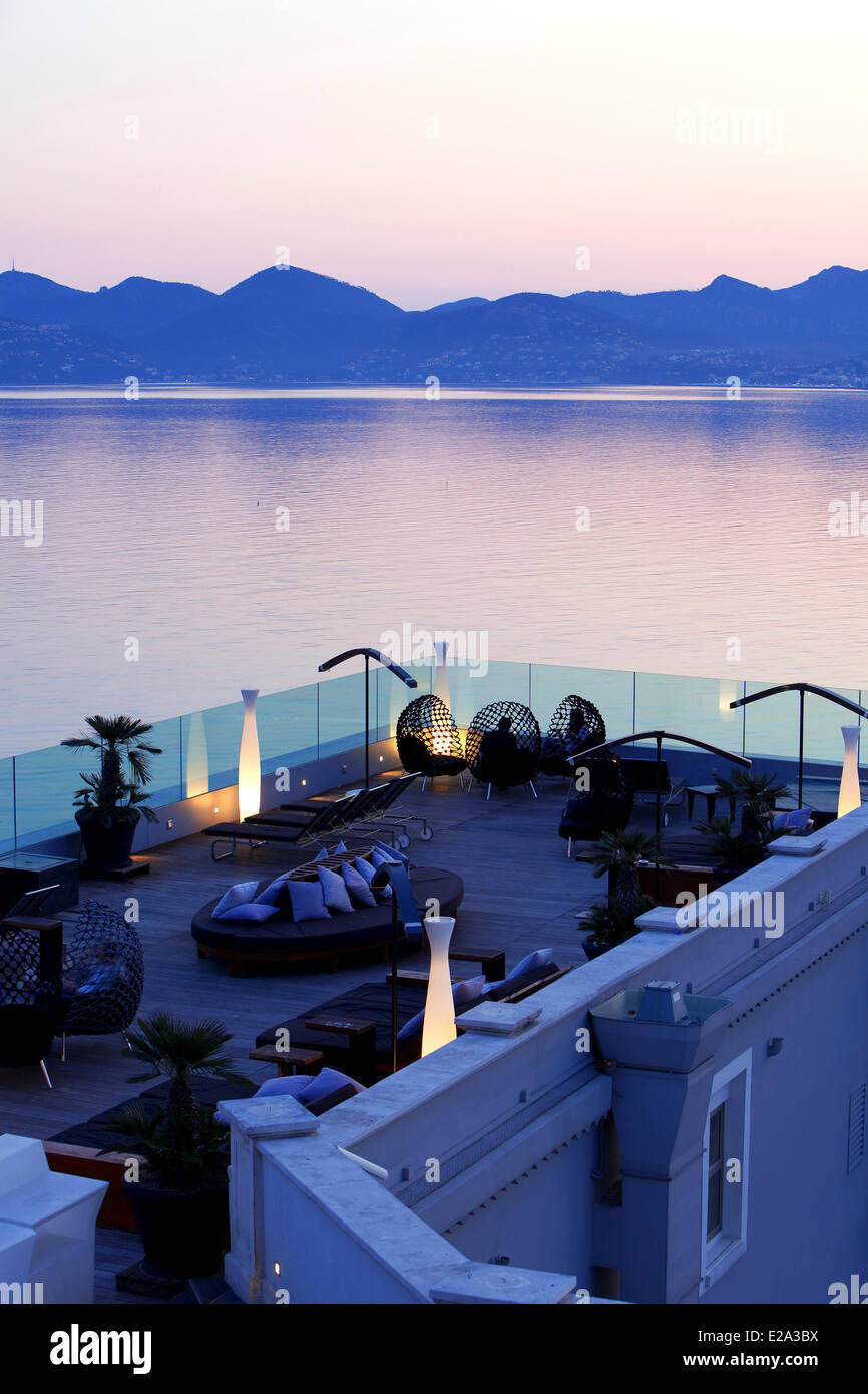 Radisson hotel rooftop hi-res stock photography and images - Alamy