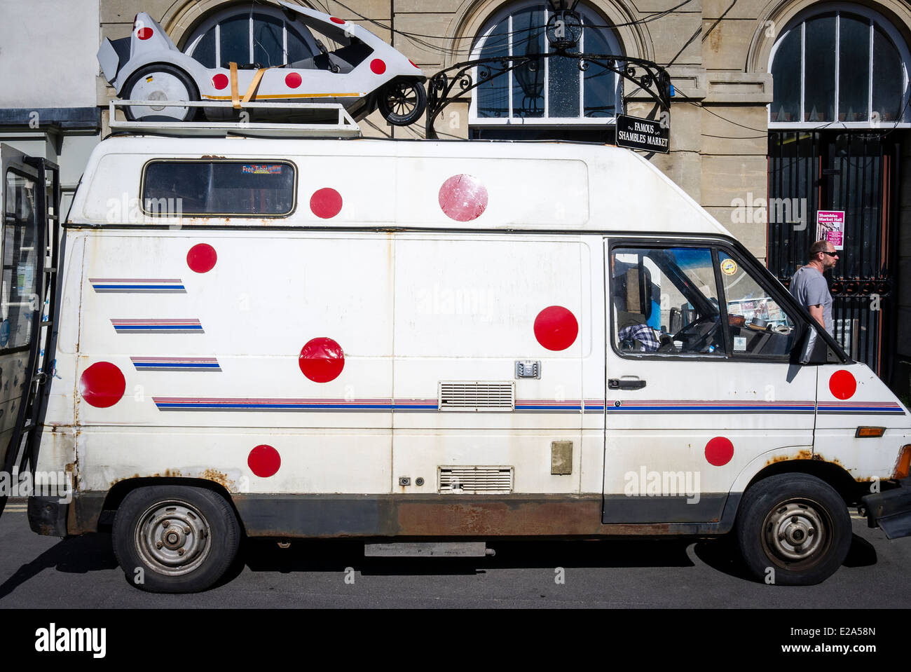 White market trader's van with old Sinclair vehicle on top Stock Photo ...