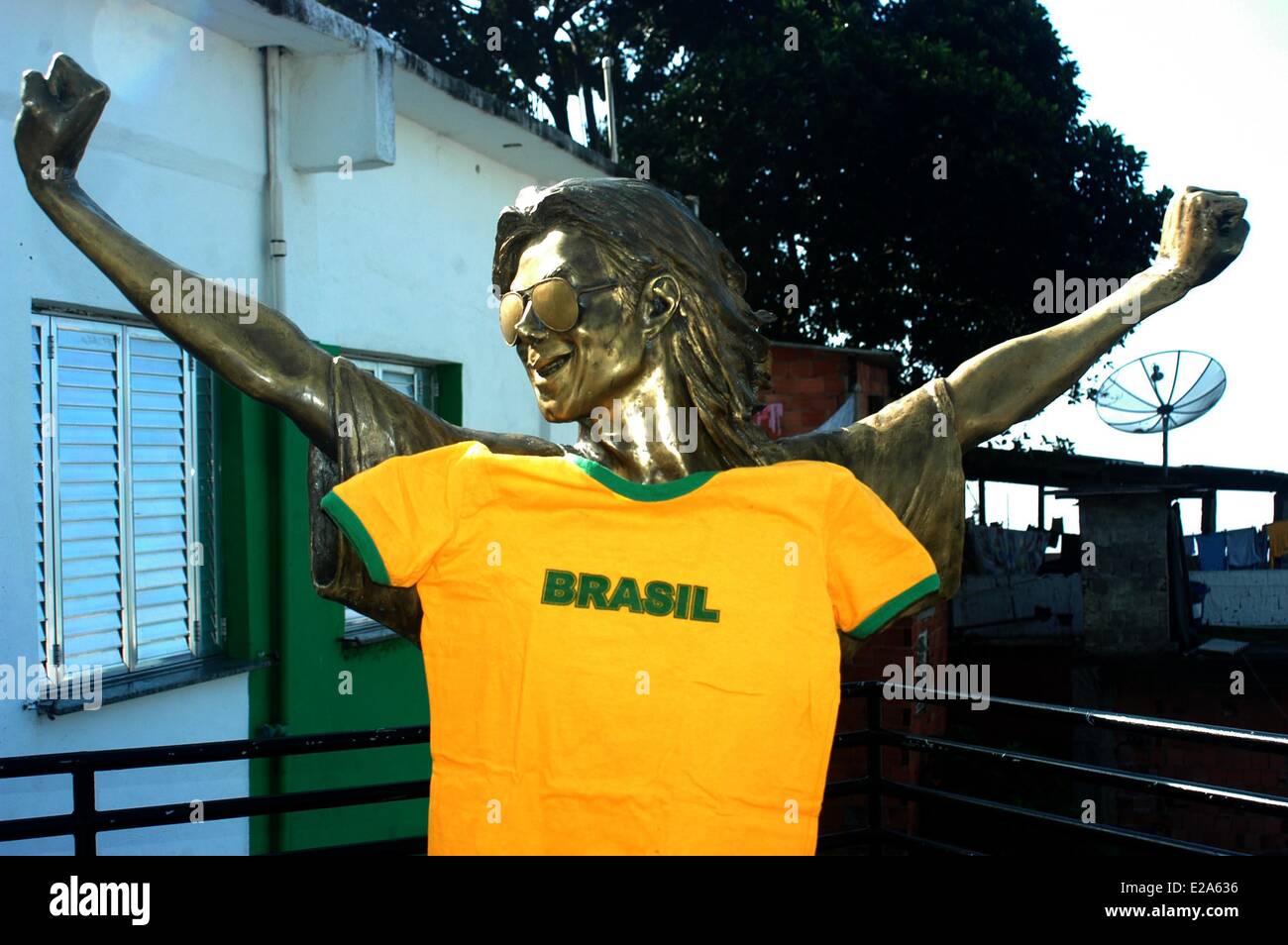 Rio de Janeiro, Brazil. 17th June, 2014. Statue of american singer ...