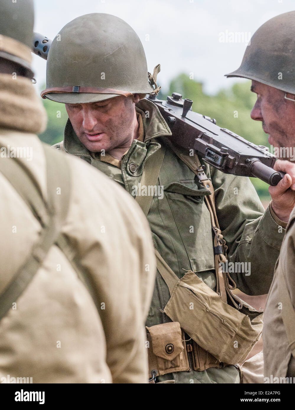 World war ii troops crossing the rhine hi-res stock photography and ...