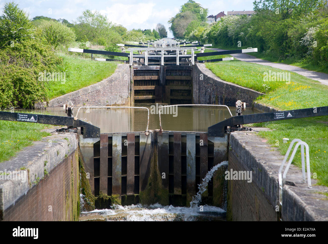 Caen Hill flight of locks on the Kennet and Avon canal Devizes ...