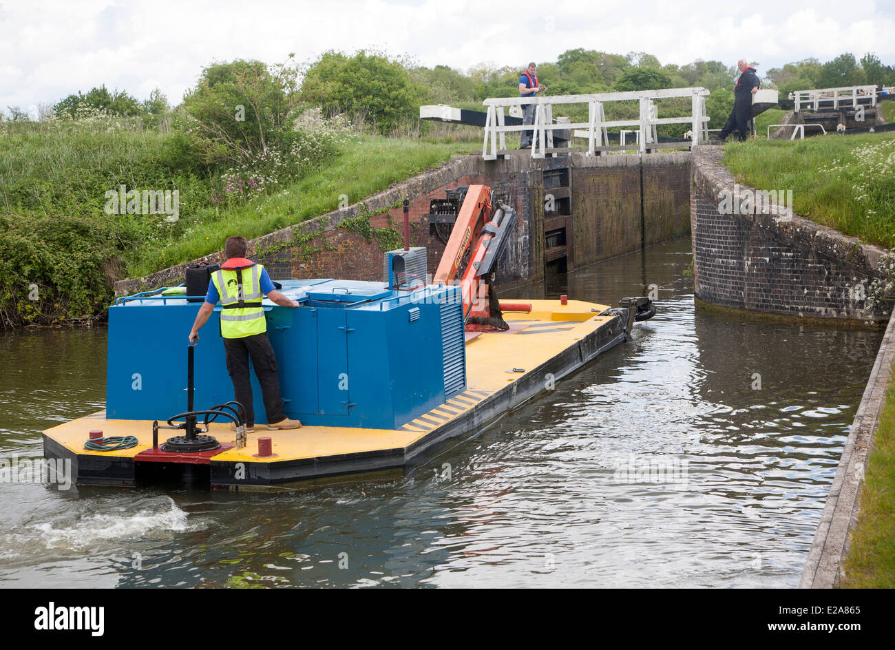 Maintenance of canal boats hi-res stock photography and images - Alamy