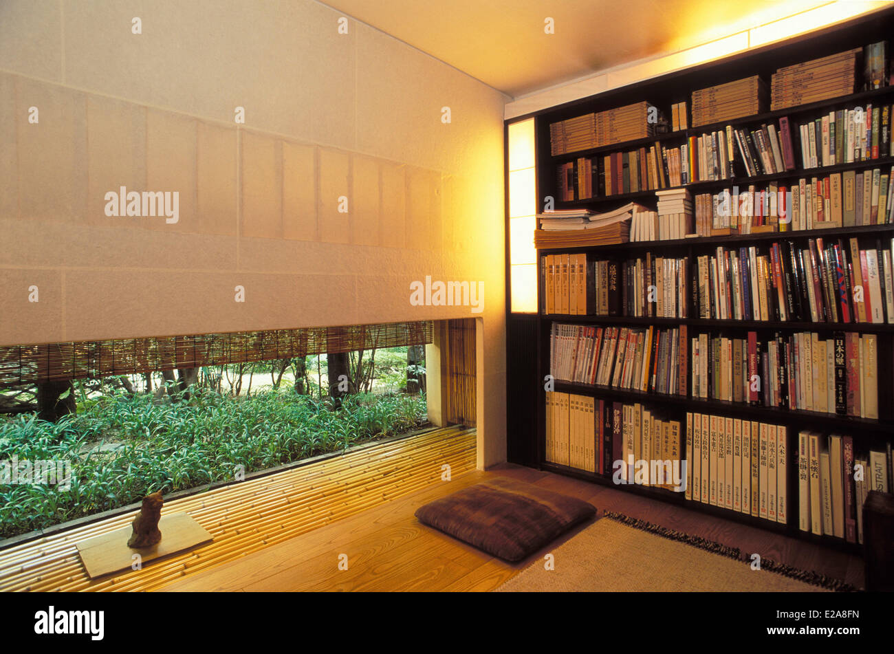 Japan book library hi-res stock photography and images - Alamy