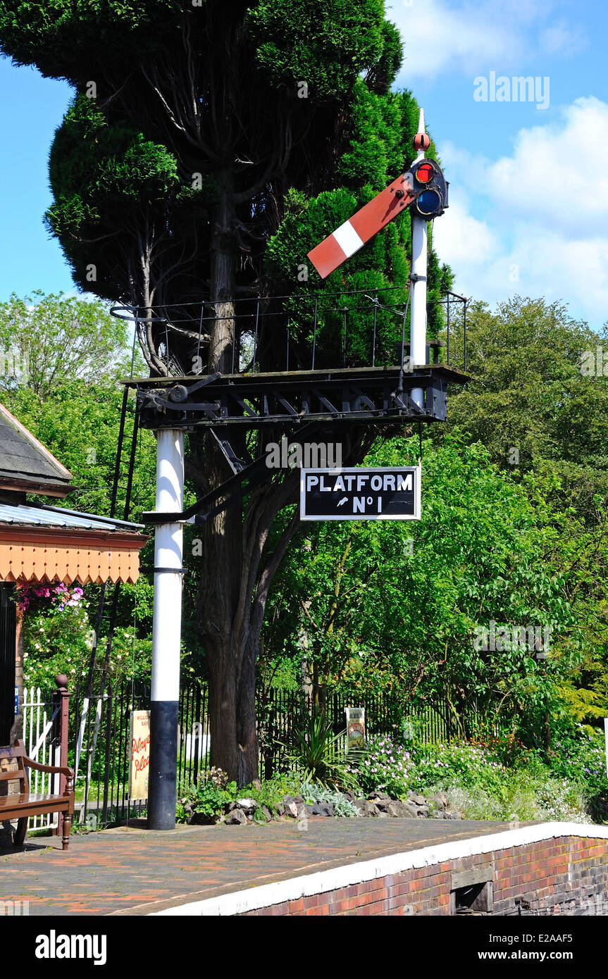 GWR designed semaphore signal of the bracket design, Hampton Loade ...