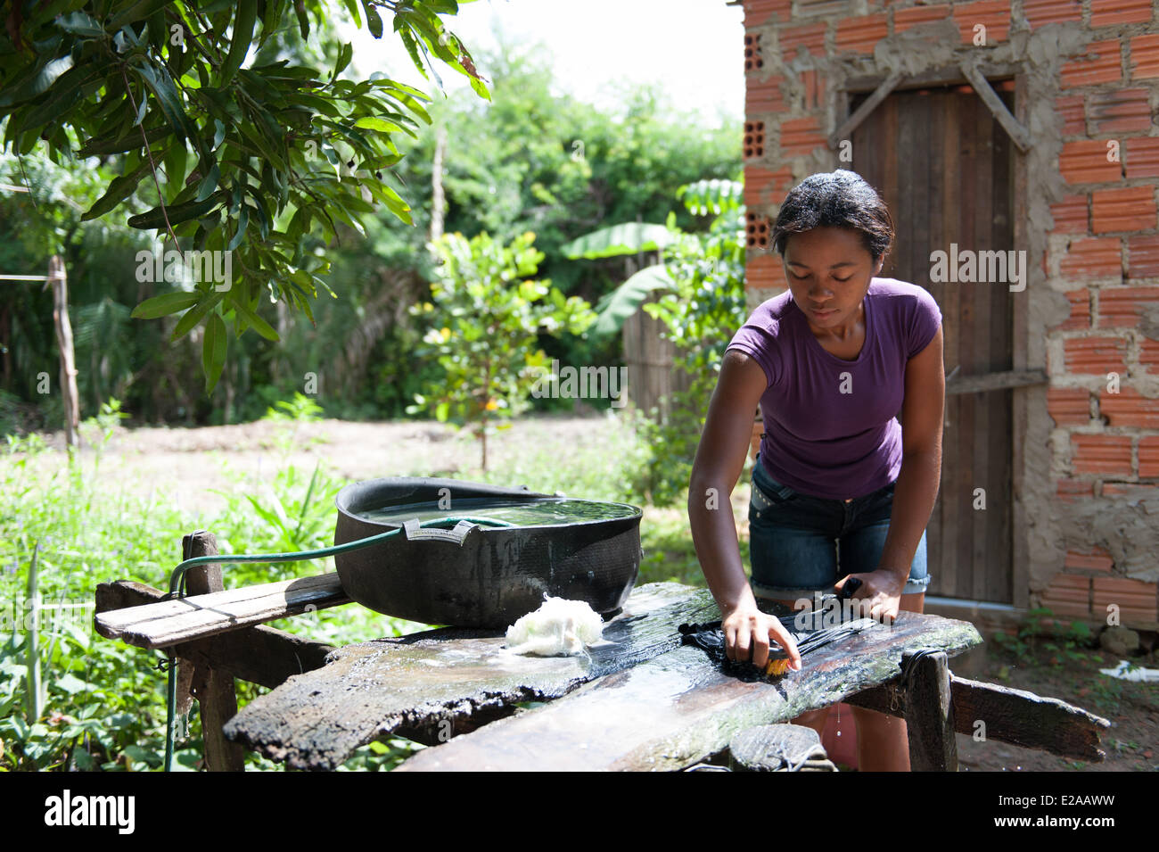 Washing and drying laundry - Streets, villages and people in Codó ...