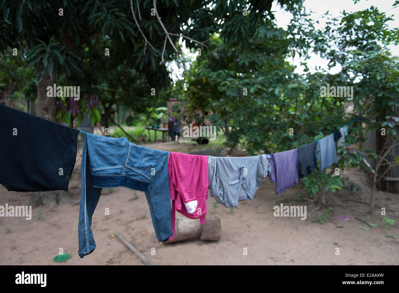 Washing and drying laundry - Streets, villages and people in Codó ...