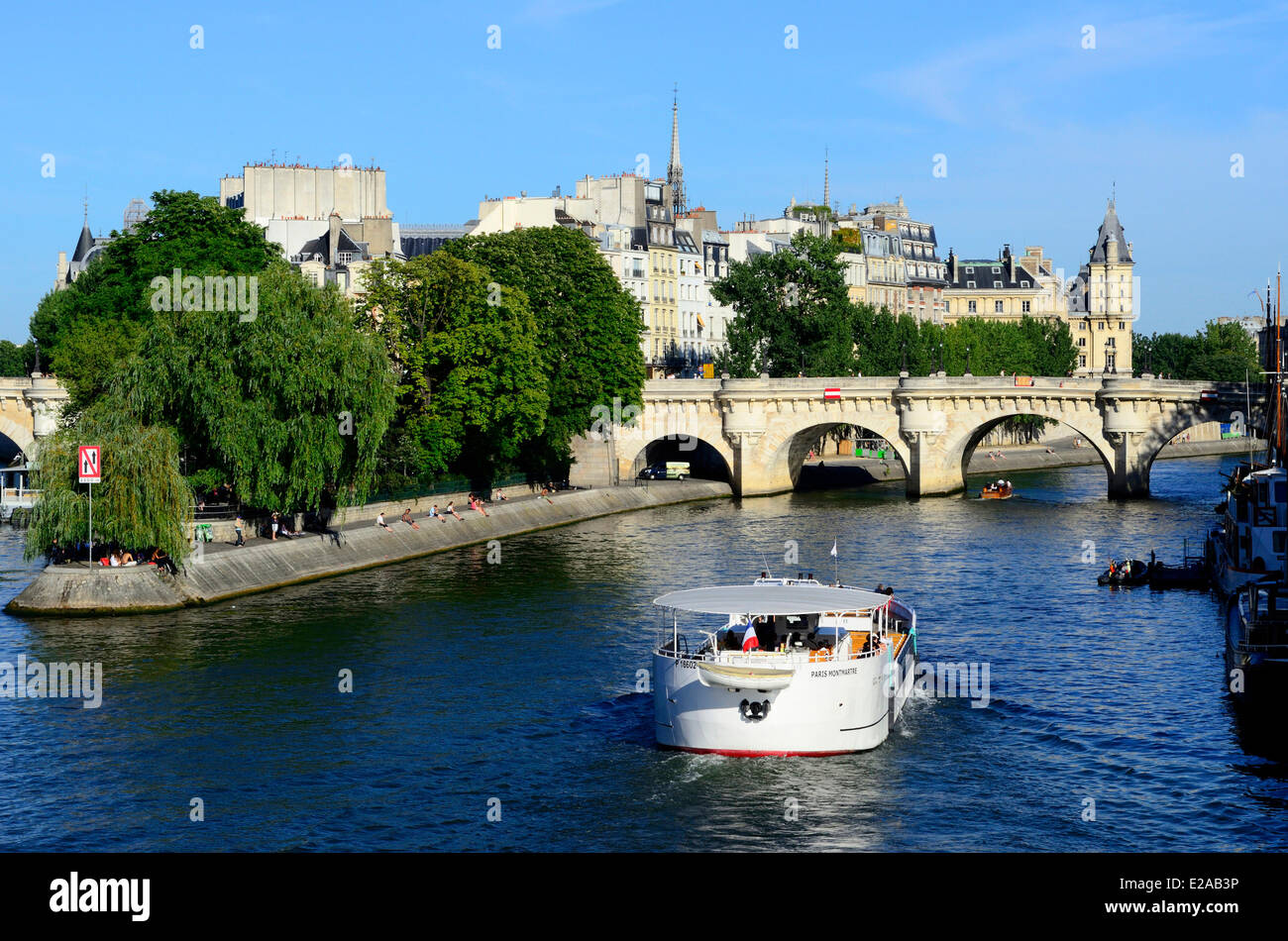France, Paris, the Seine river banks, listed as World Heritage by ...