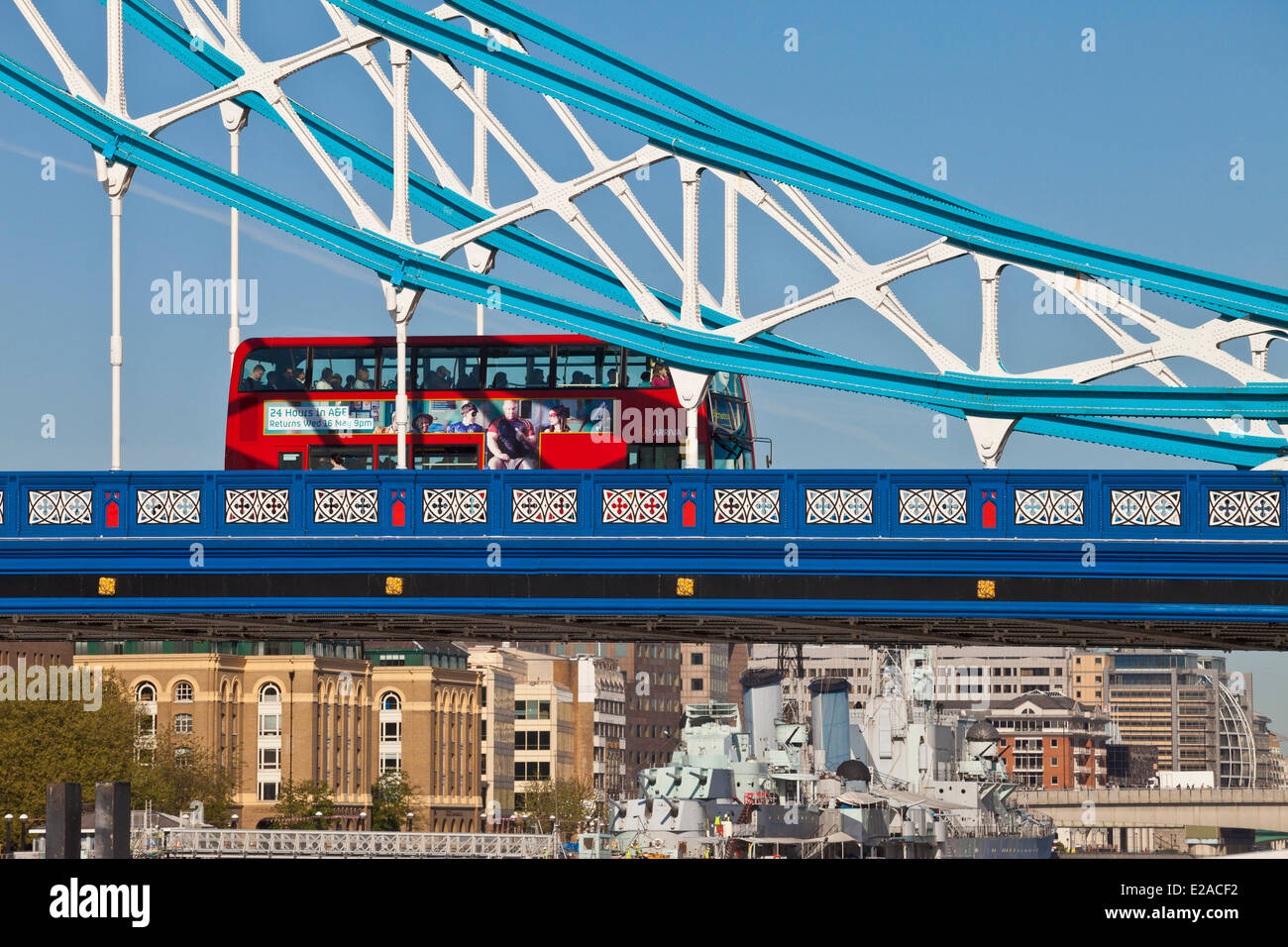 Bridge lift hi-res stock photography and images - Alamy