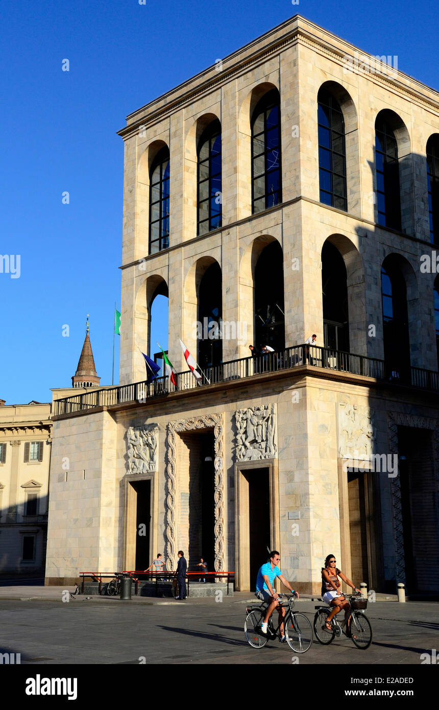 Modern art gallery milan hi-res stock photography and images - Alamy